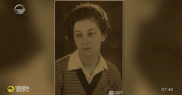 ელენე ახვლედიანი - ქართველი ფერმწერი, გრაფიკოსი, თეატრისა და კინოს მხატვარი